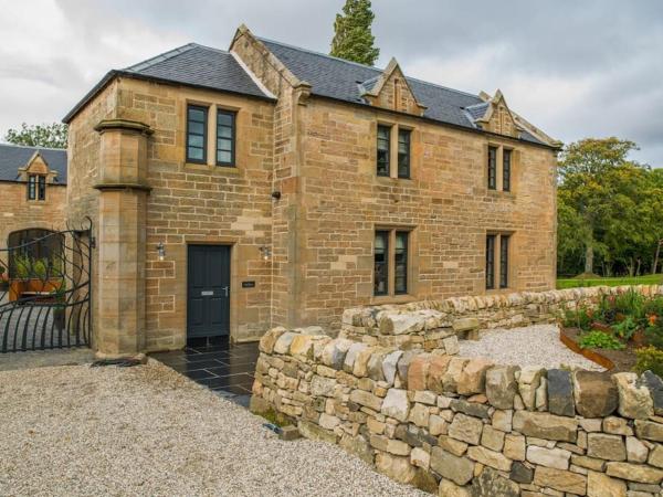 Stunning Edinburgh 1820s Stables Converted House - Jupiter Artland