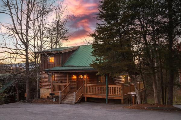 Moose Tracks Cabin - Pigeon Forge, TN