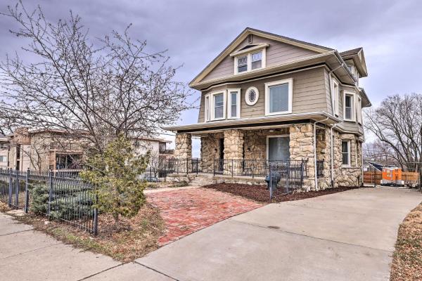 Unique Kansas City Apartment About 3 Mi To Downtown! - Overland Park, KS