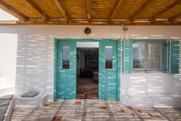 Pozolani House - Milos