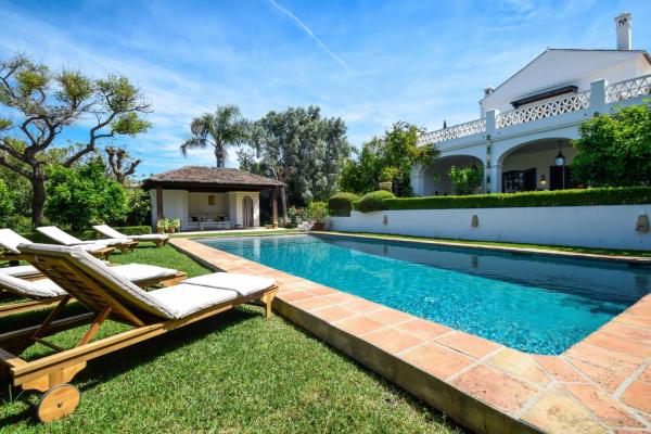 Spacious Andalusian-inspired Villa With Scenic Views - Marbella