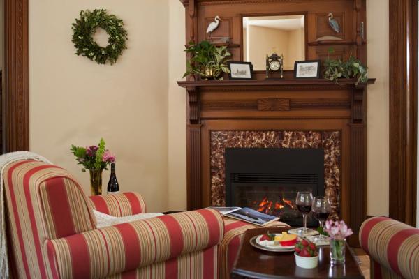 Brewster House Bed & Breakfast - Harpswell, ME