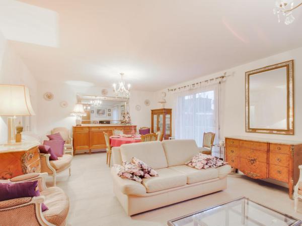 Apartment Le Hoche By Interhome - Grande Plage du Sillon