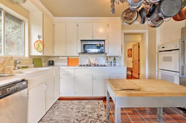 Tasteful Home With Stunning River And Valley View - Monte Rio, CA