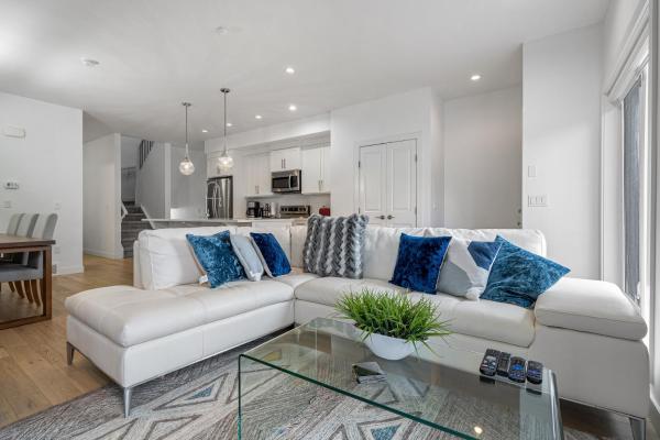 Luxury Spacious Private House Near City Centre - Calgary