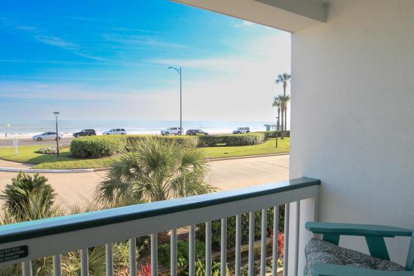 Beachfront View Condo At Casa Del Mar - Galveston, TX