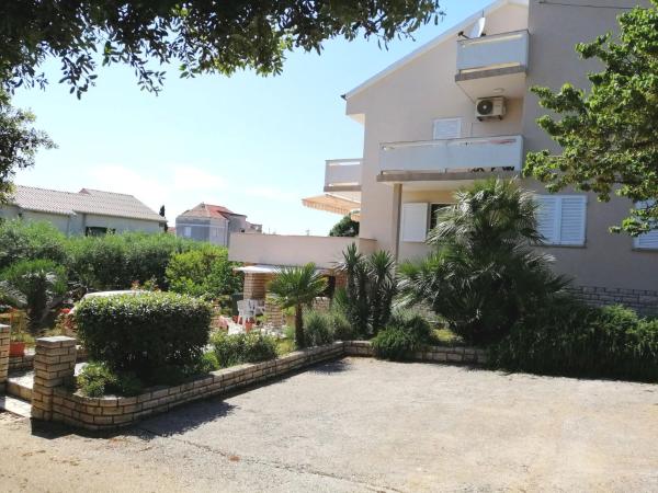 Apartment Ljubica With Nice Garden - Novalja