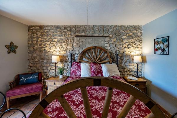 The Historic Leakey Inn - Leakey, TX