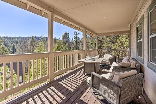 Huge Lake Arrowhead Home With 3 Decks And Grill! - San Bernardino, CA
