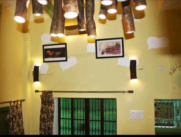 Monalisa Hostel - Varanasi
