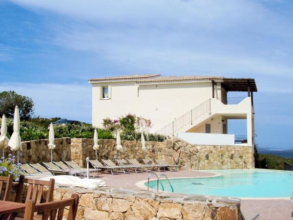 Residence Con Piscina A 4 Km Da Baja Sardinia - Sardaigne
