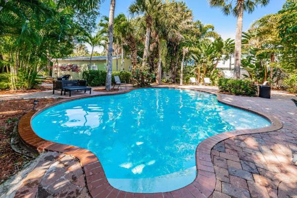 Clearwater Beach Cabana - Clearwater, FL