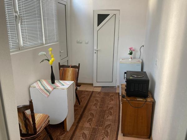 Private Room With Lovely Yard - North Macedonia