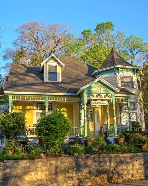 All Seasons Inn - Eureka Springs, AR