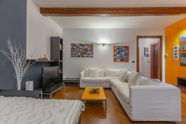 Central Ferrara Apartment - 페라라