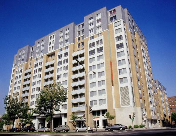 Hotel Faubourg Montreal Centre-ville Downtown - Laval