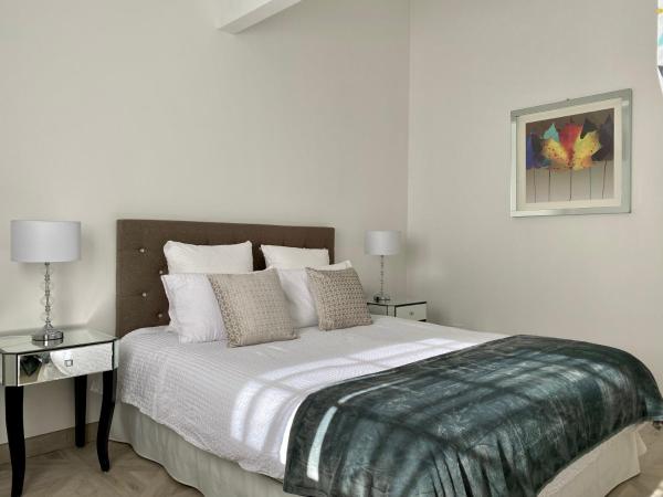 Manoir Et Appartements Avec Piscine Au Domaine De Bize Mirepoix - Ariège