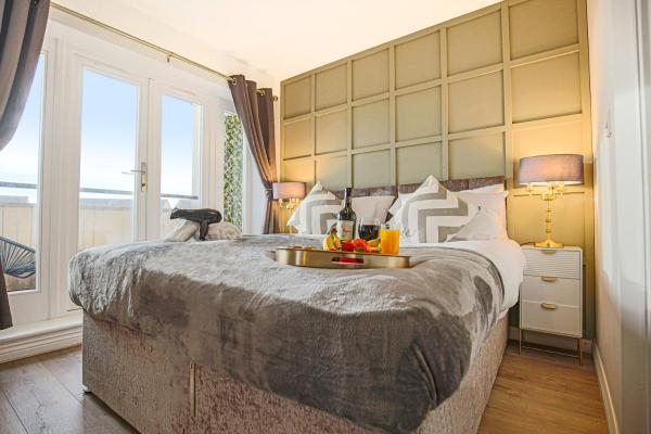 Luxury 5 Bedroom 3 Bathroom House - Smart Tvs With Sky And Netflix, Super Fast Wifi, Free Parking By Yoko Property - Hertfordshire