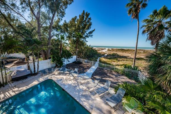 Treasure Island Beach Villa - Treasure Island, FL