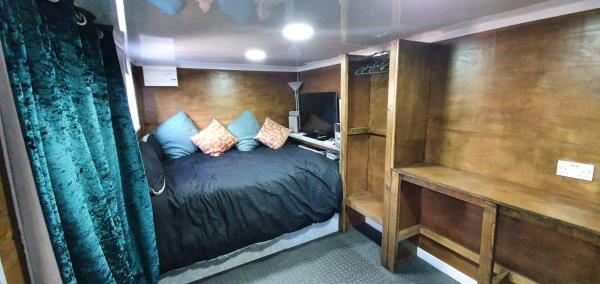 Adorable Private Suite With Free Street Parking - Warwickshire