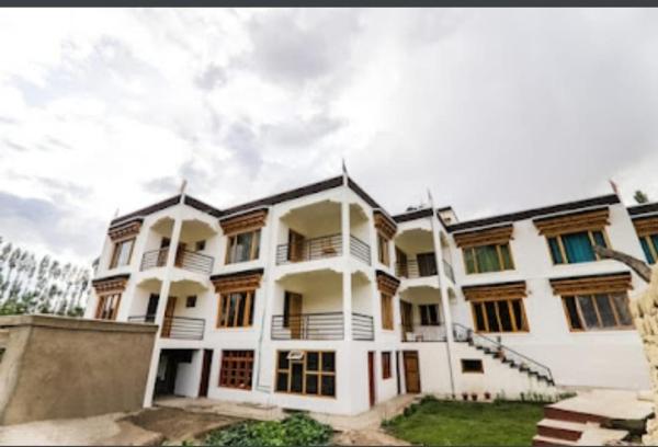 Nima's Villa - Leh