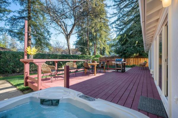 With Hot Tub & Detached Office, Modern 3br In Napa! Home - Napa, CA