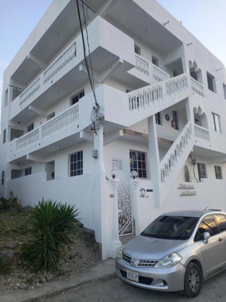 Canadian Standard Villa Guesthouse - Montego Bay