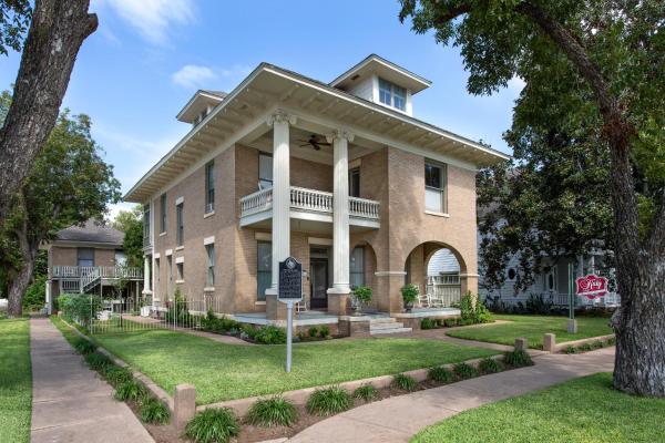 Katy House Bed And Breakfast - Smithville, TX