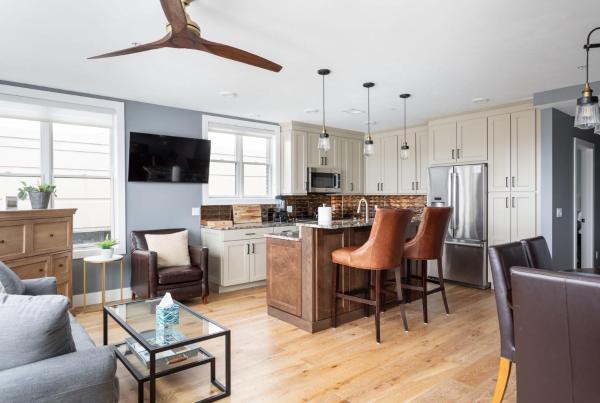 The Penthouse On Park - 501 - Mari Vineyards, Traverse City