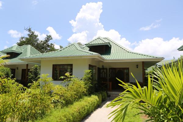 Le Surmer Self Catering Chalets - Seychelles
