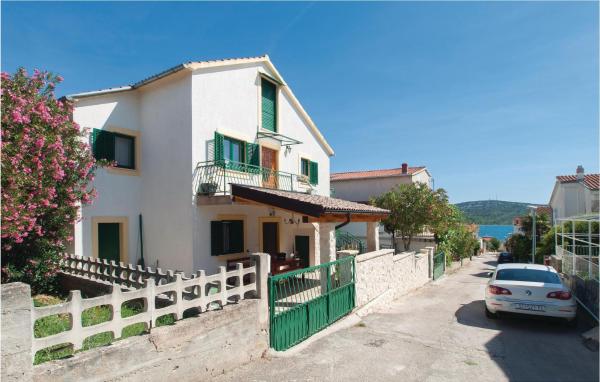 Three-bedroom Apartment In Pirovac - Tisno