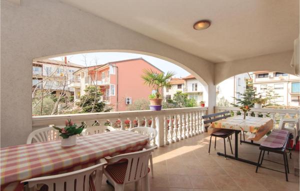 2 Bedroom Cozy Apartment In Pula - Pješčana Uvala