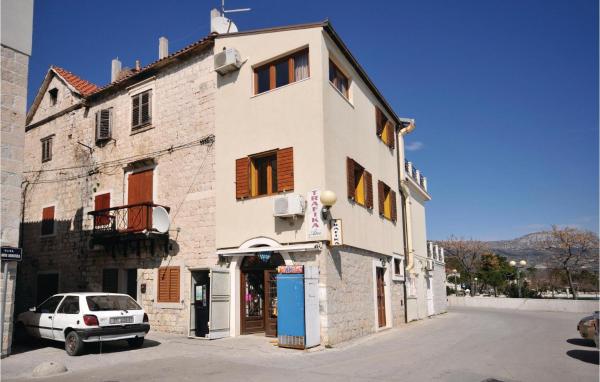 Awesome Apartment In Kastel Stari With Kitchen - Arbanija