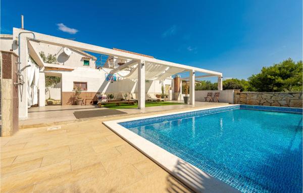 Stunning Apartment In Vir With Wifi - Vir