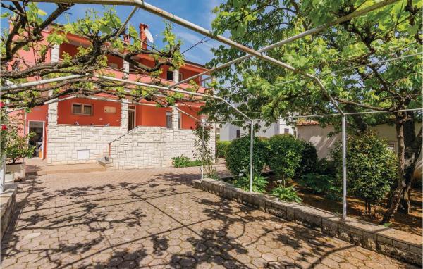 1 Bedroom Lovely Apartment In Rovinj - Rovinj