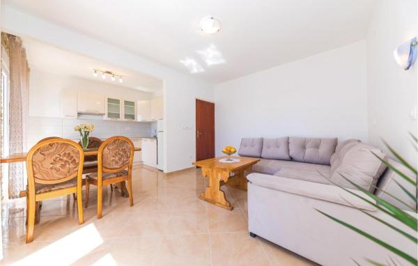 Three-bedroom Apartment In Kastel Gomilica - Split