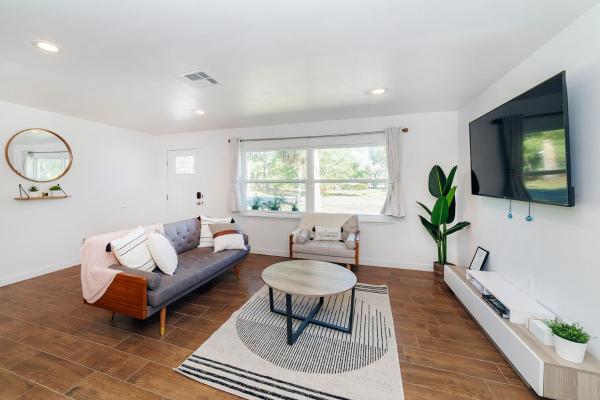 New Cozy House 5 Min Three Sisters Springs - Crystal River, FL