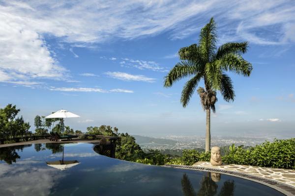 Strawberry Hill - Kingston