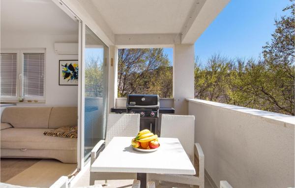 Stunning Apartment In Palit With Wifi - Supetarska Draga