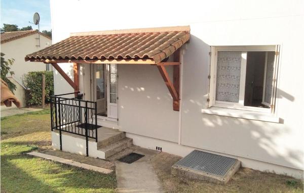 2 Bedroom Nice Apartment In La Tranche Sur Mer - La Tranche-sur-Mer