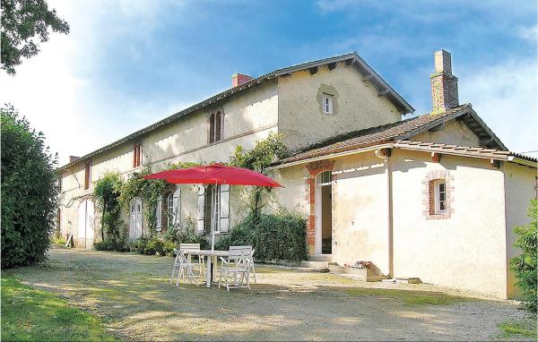 Nice Home In La Chapelle Hermier - Maché