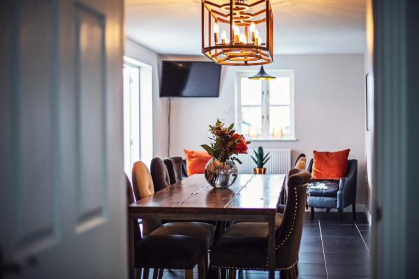 Beautiful 4-bed Home, Hot Tub & Stunning Views - Abergavenny - 阿伯加文尼