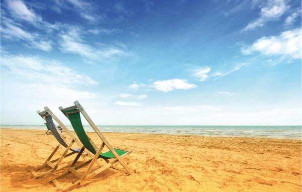 2 Bedroom Lovely Apartment In Rimini - Римини