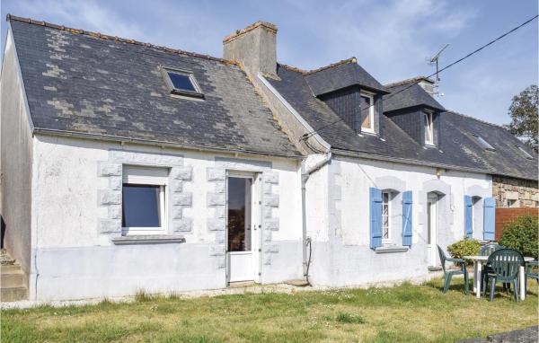 2 Bedroom Lovely Home In Kerbors - Tréguier