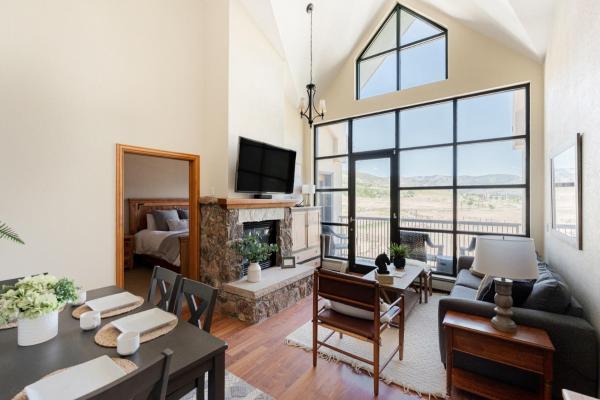 Mountain Views Galore - Avon Condo - Walk To Town - Avon, CO