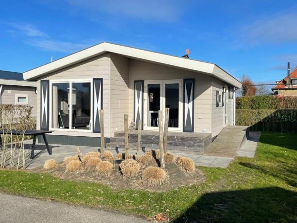 Chalet (J10) Op Gezellige Familiecamping Bij Zee - Kamperland