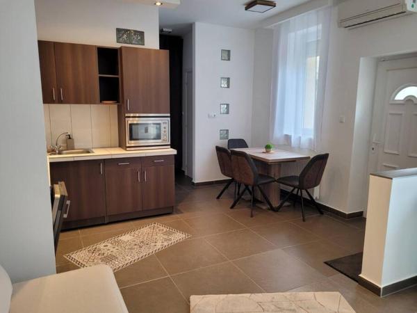 Lovely Apartment With Free Parking - Kecskemét