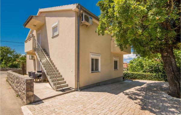 Cozy Apartment In Malinska Dubasnica - Malinska