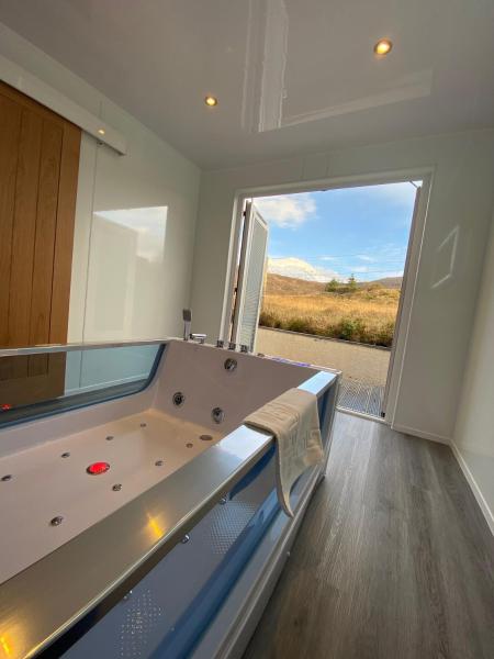 Highland Stays - Ben View Room & Jacuzzi Bath - Fort William