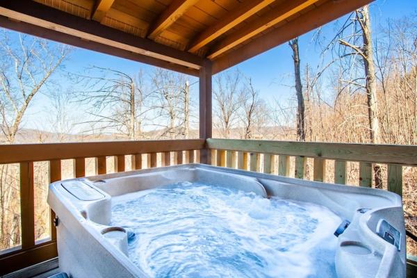 Whisk A Way With Hot Tub, Pool Table And Jacuzzi - Gatlinburg